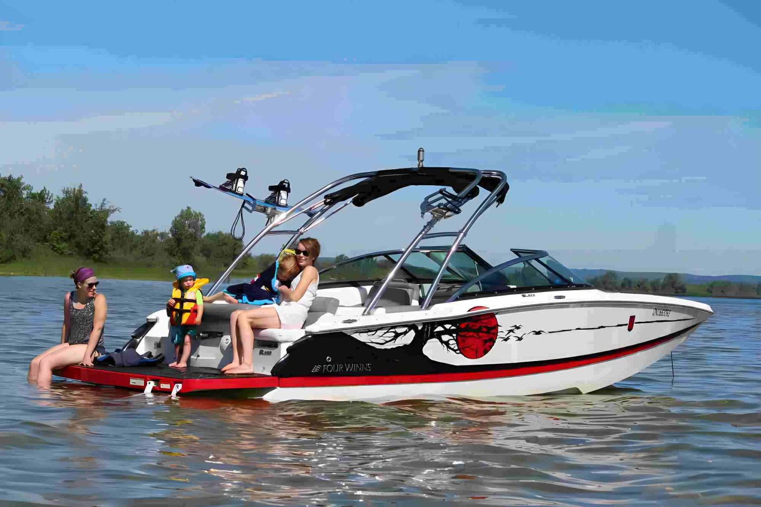8 Must-Know Small Boat Types for Beginners